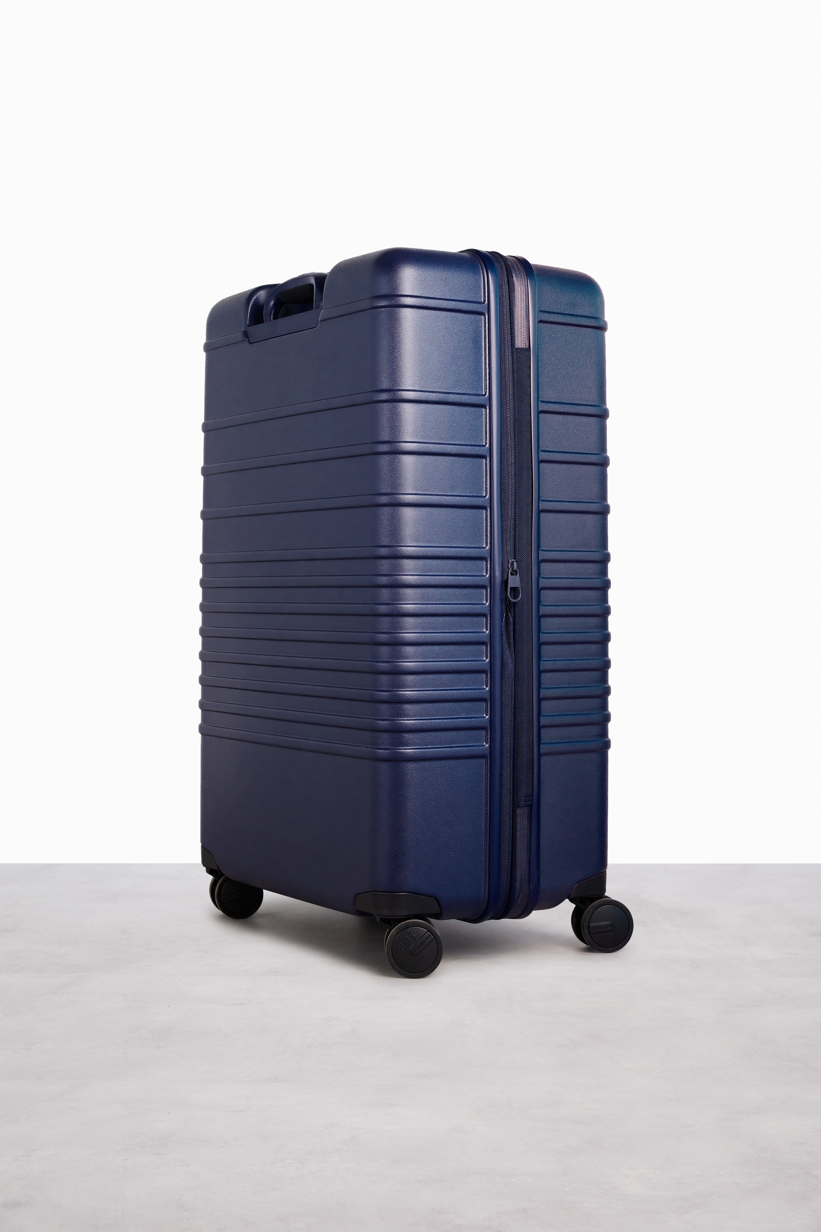 BÉIS 'The Large Check-In Roller' in Navy - 29 inch Navy Checked ...