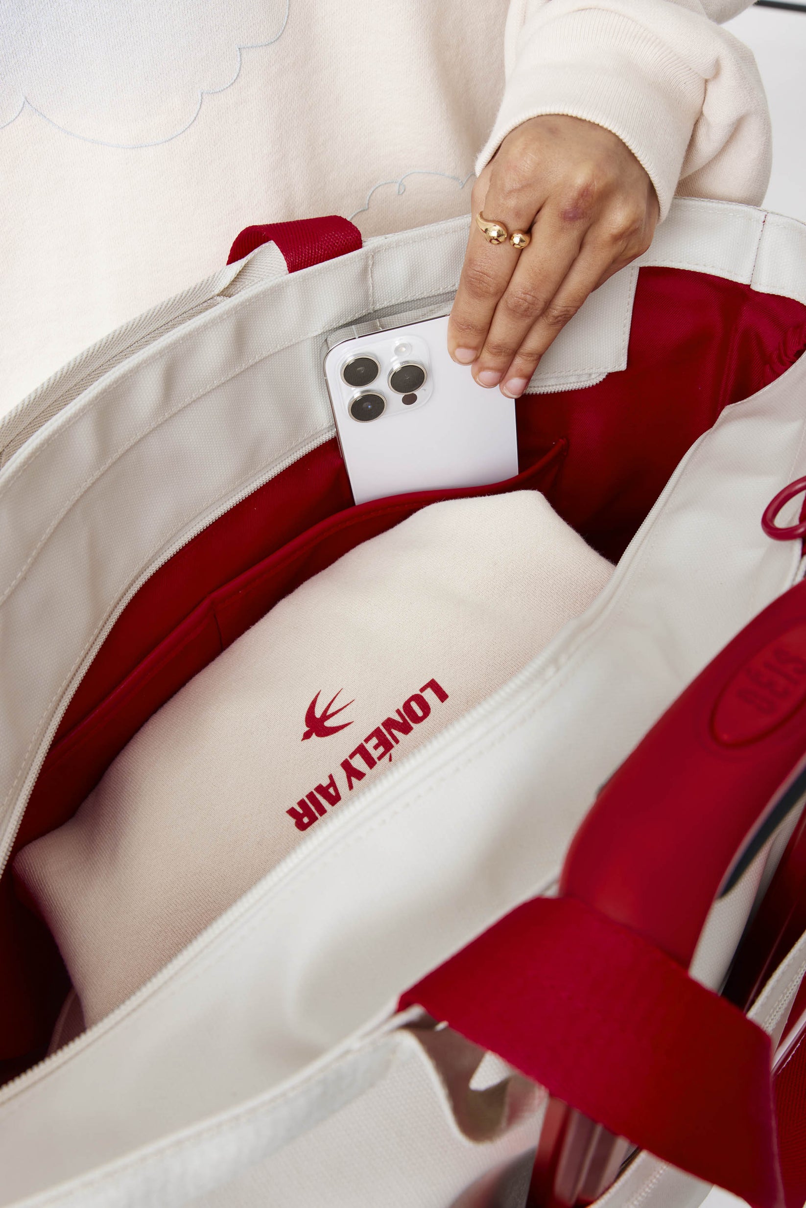 BÉIS x Lonely Ghost 'The Text Me Tote'' in Ghost White - White Travel ...