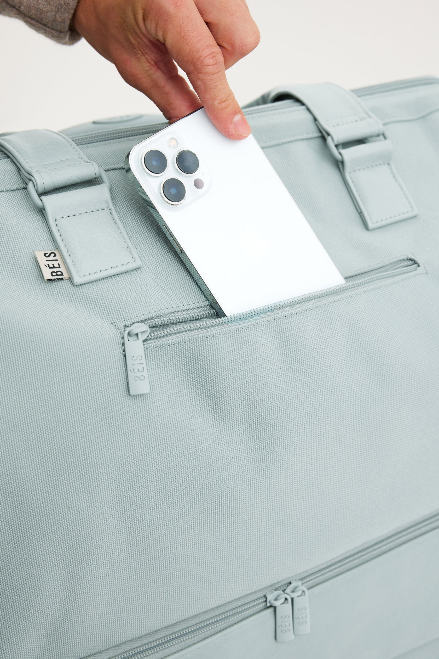 BÉIS 'The Weekender' in Slate - Overnight & Weekend Bag For Travel In ...