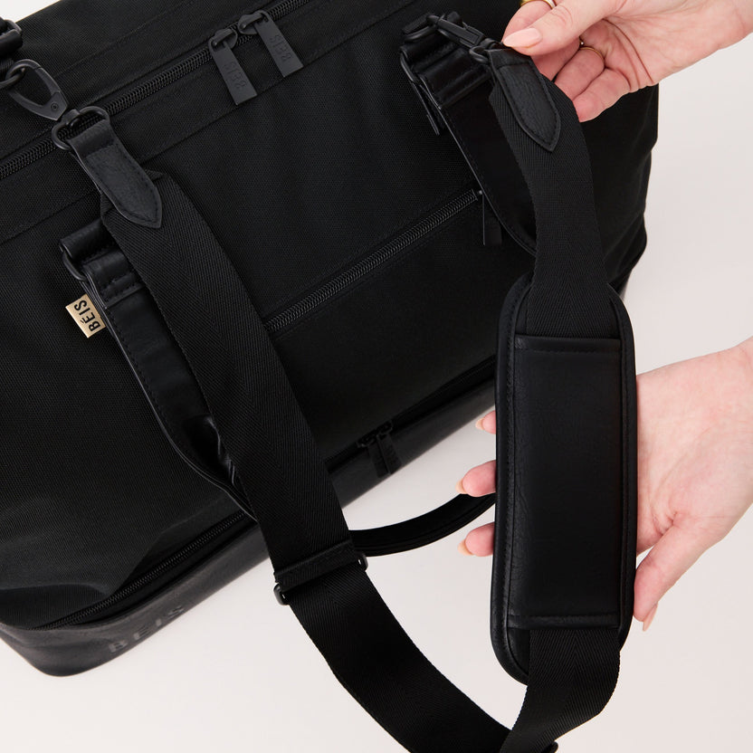 BÉIS 'The Mini Weekender' in Black - Black Travel Bag & Duffle Bag