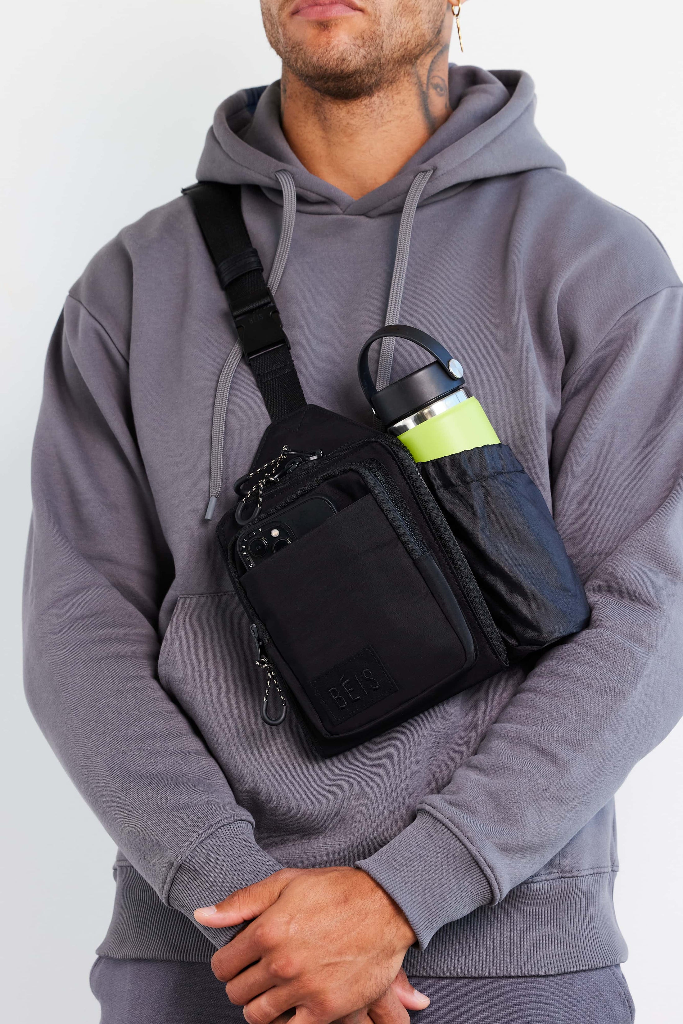 BÉIS 'The Sport Sling' in Slate - Crossbody Athletic Gym Bag | BÉIS ...