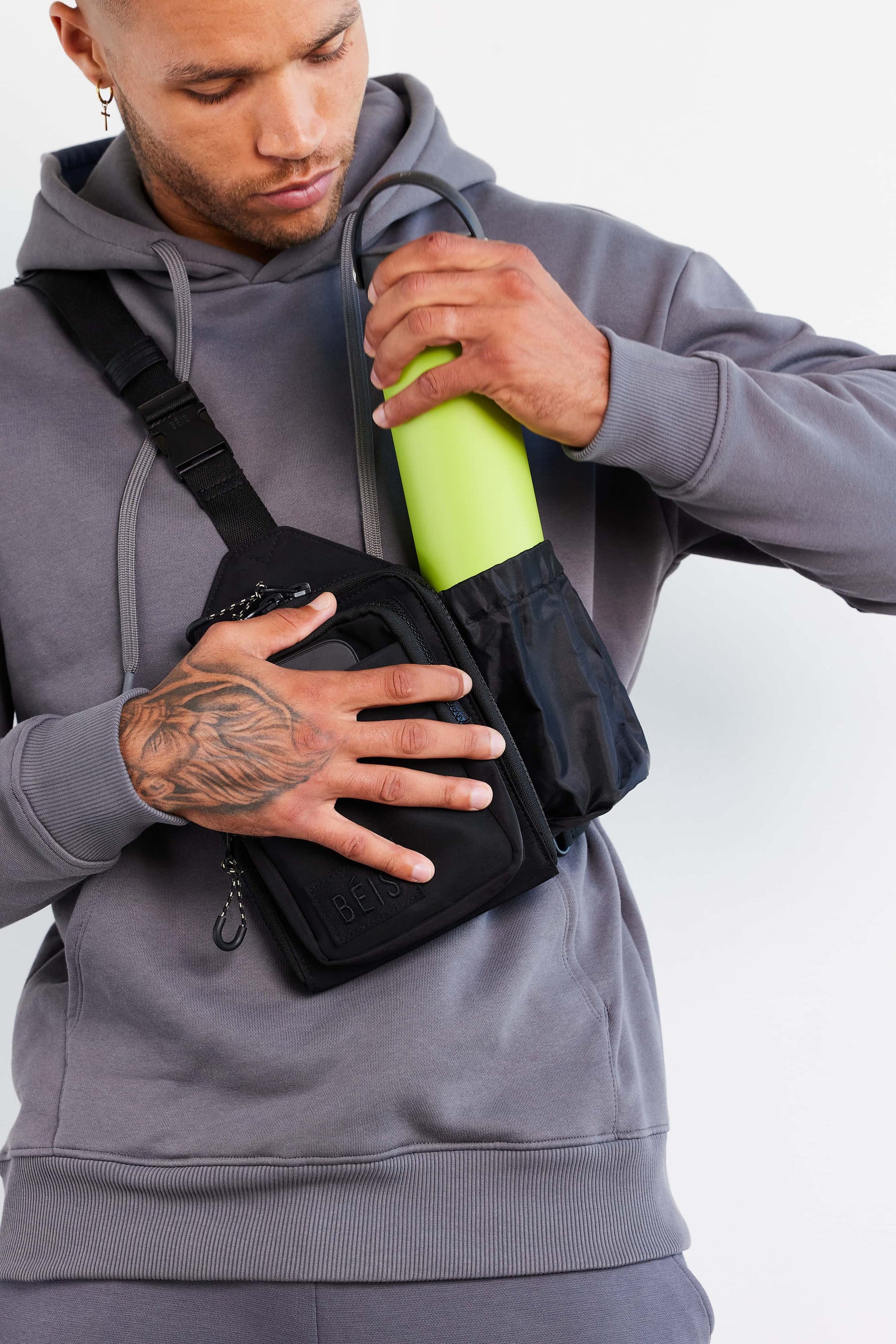 BÉIS 'The Sport Sling' in Slate - Crossbody Athletic Gym Bag | BÉIS ...