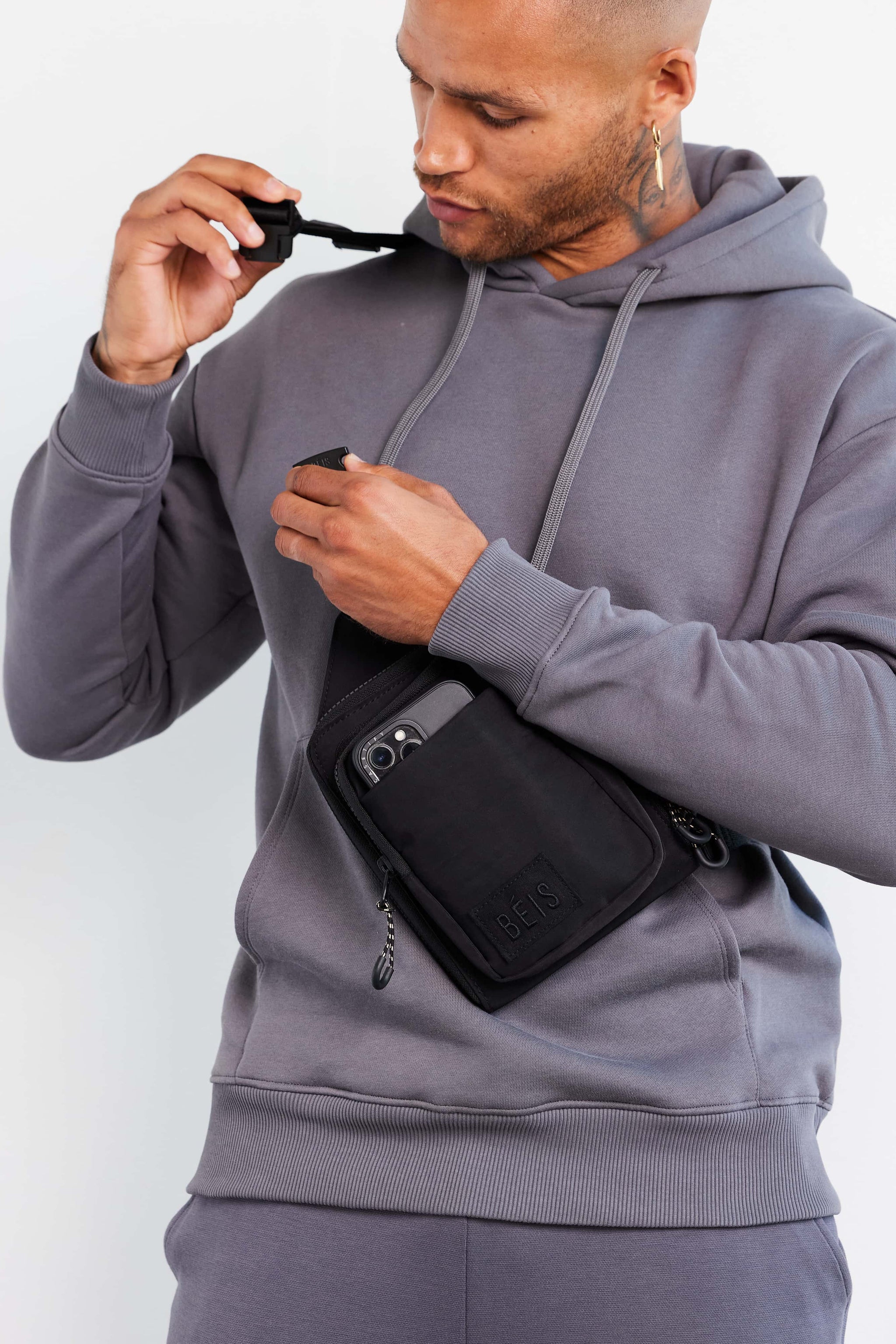BÉIS 'The Sport Sling' in Slate - Crossbody Athletic Gym Bag | BÉIS ...
