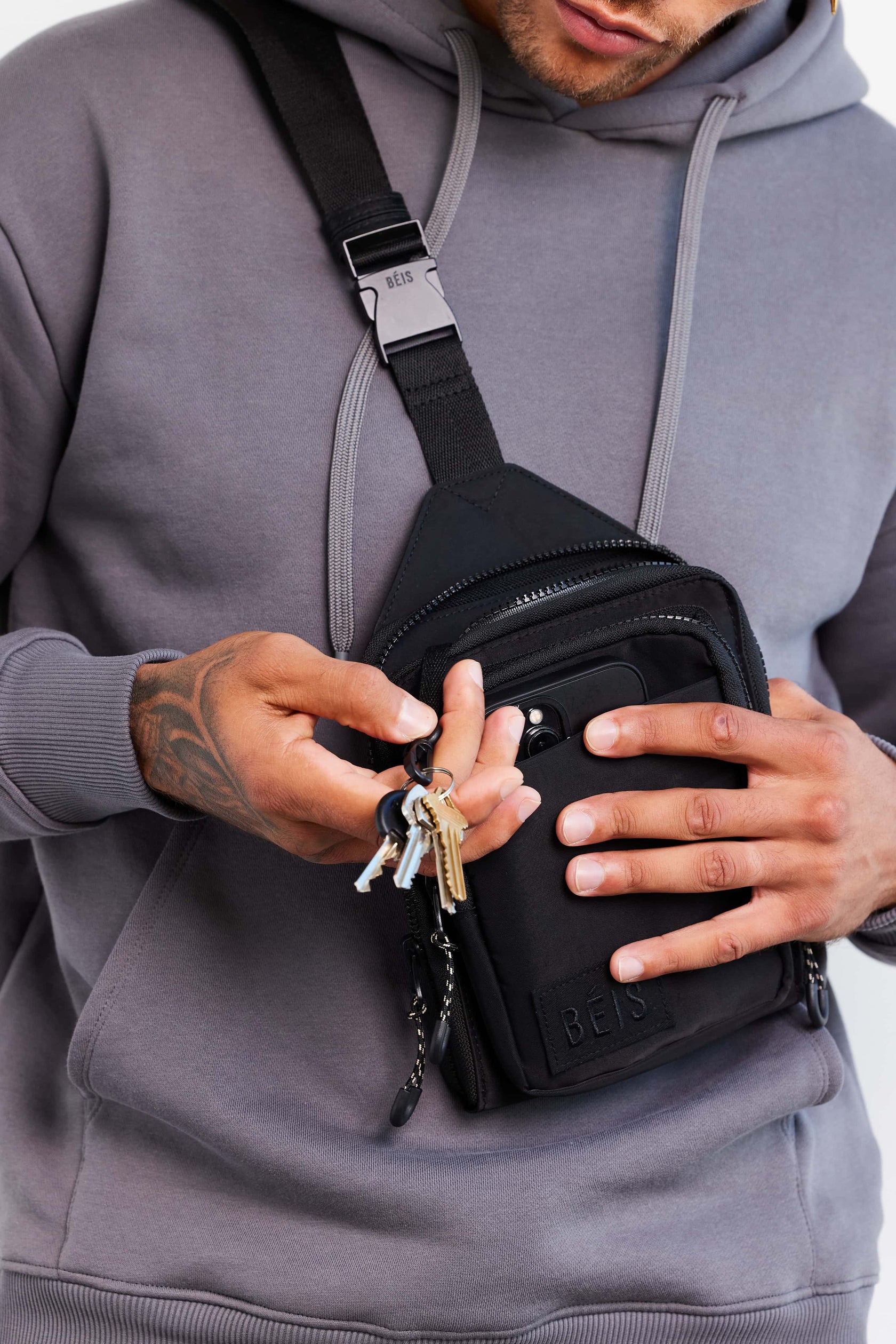 BÉIS 'The Sport Sling' in Slate - Crossbody Athletic Gym Bag | BÉIS ...