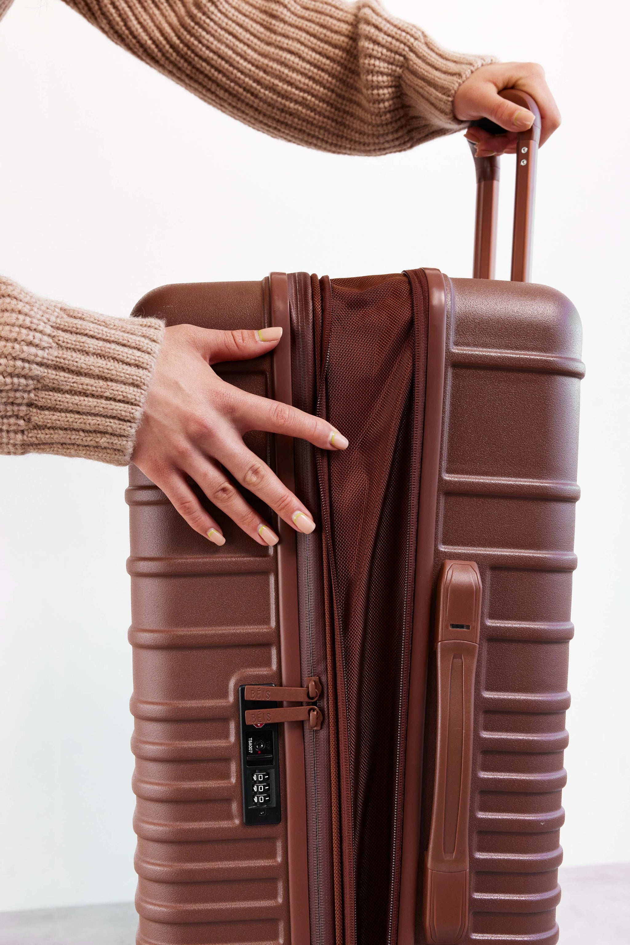 BÉIS 'The Carry-On Roller in Maple - Brown Carry-On Luggage & Suitcases | BÉIS Travel UK