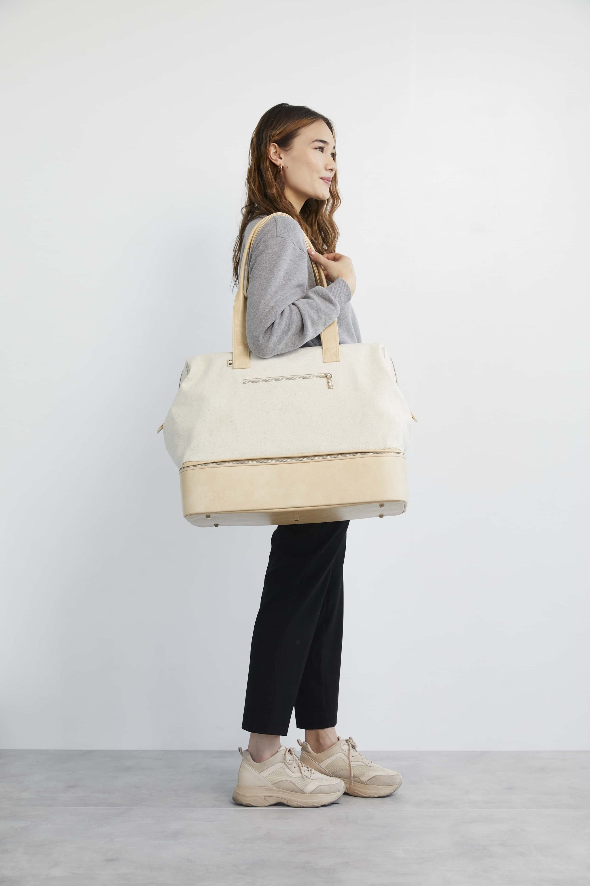 BÉIS 'The Convertible Weekender' in Beige - Small Weekender & Travel Bag