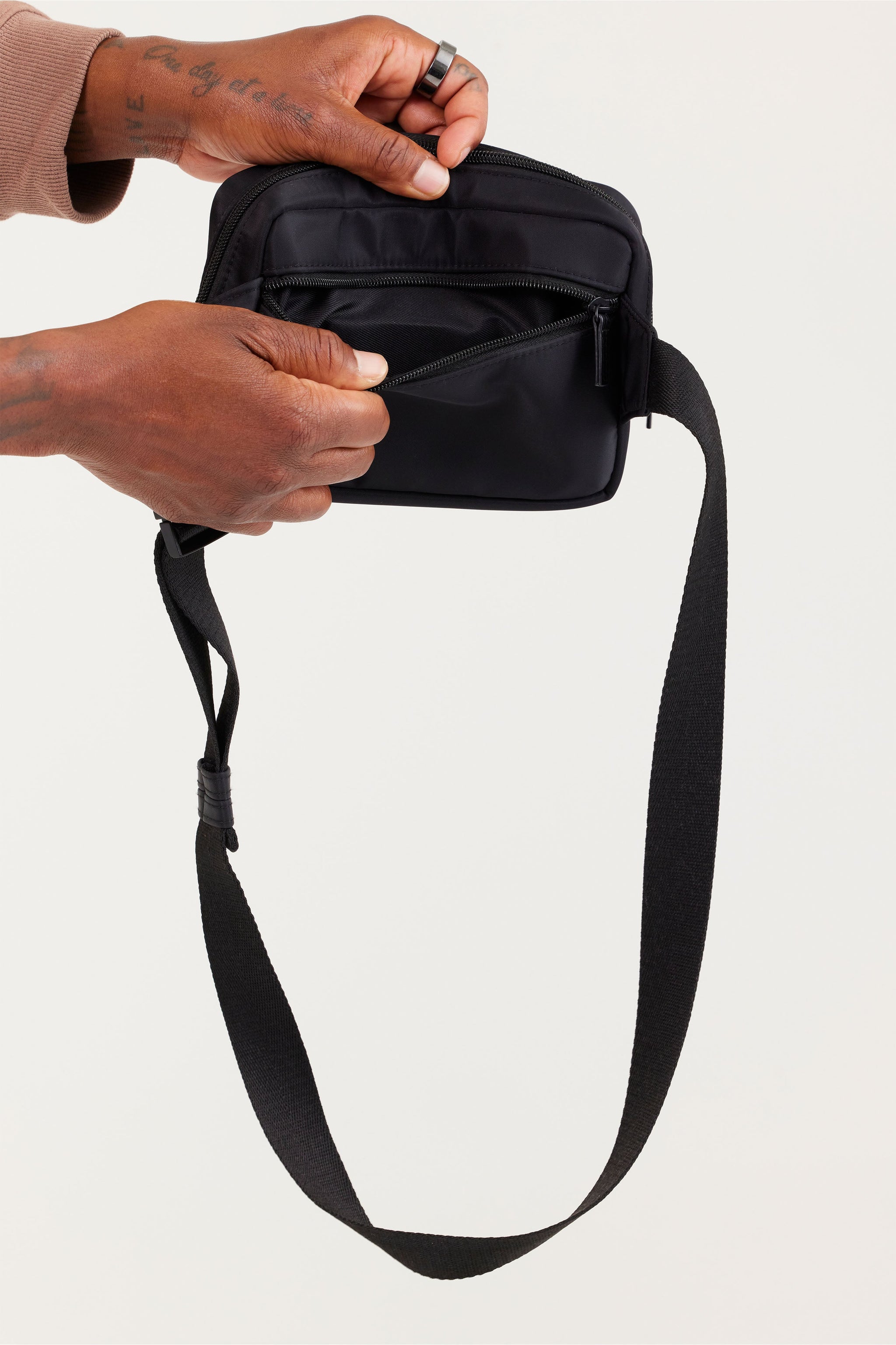 Béis 'The Belt Bag' In Black - Black Everyday Belt Bag | BÉIS Travel UK